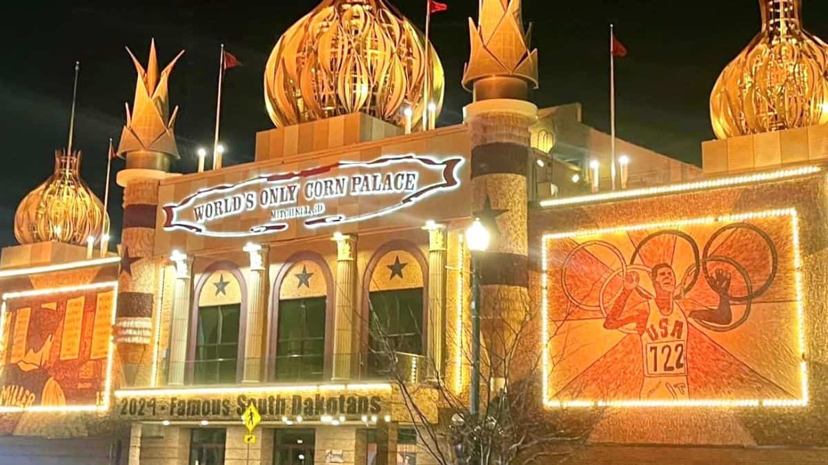 19 America’s Most Peculiar Roadside Attractions You Won't Want to Miss