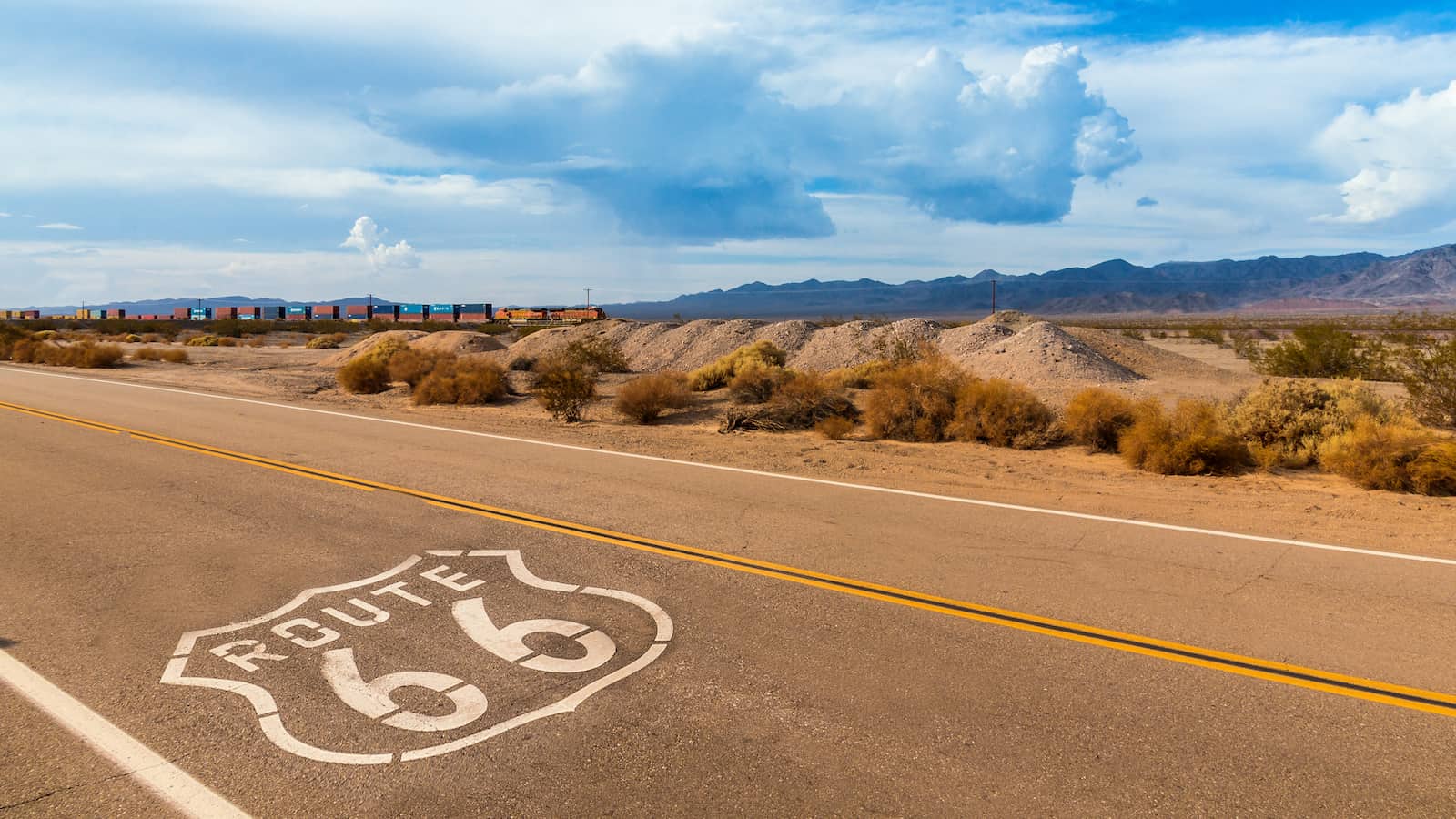 10 Famous U.S. Roads That Are Worth the Drive