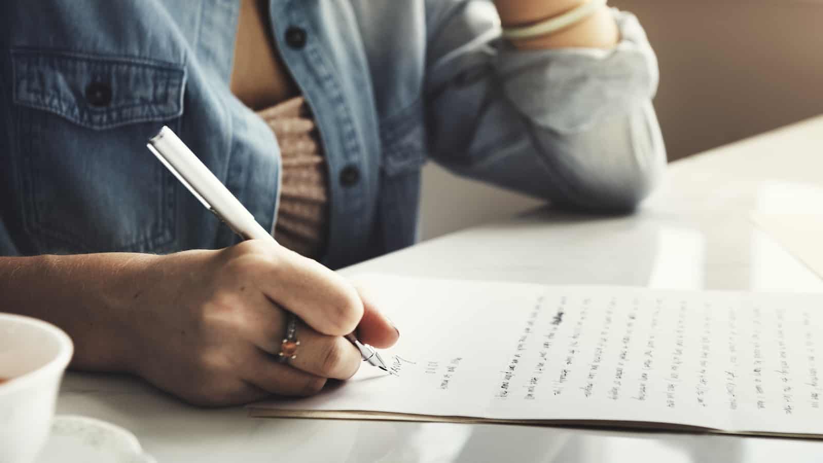 20 Tips For Writing A Love Letter (With Template)