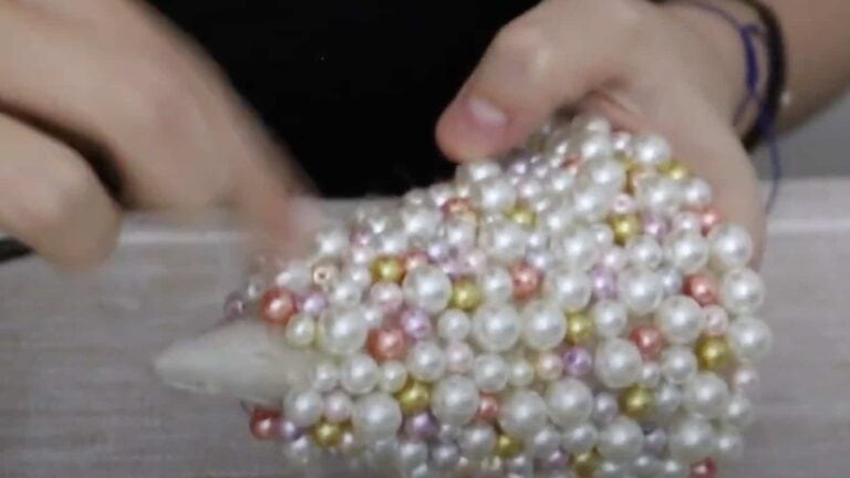 How To Make A Chic Pearl Christmas Tree Decoration