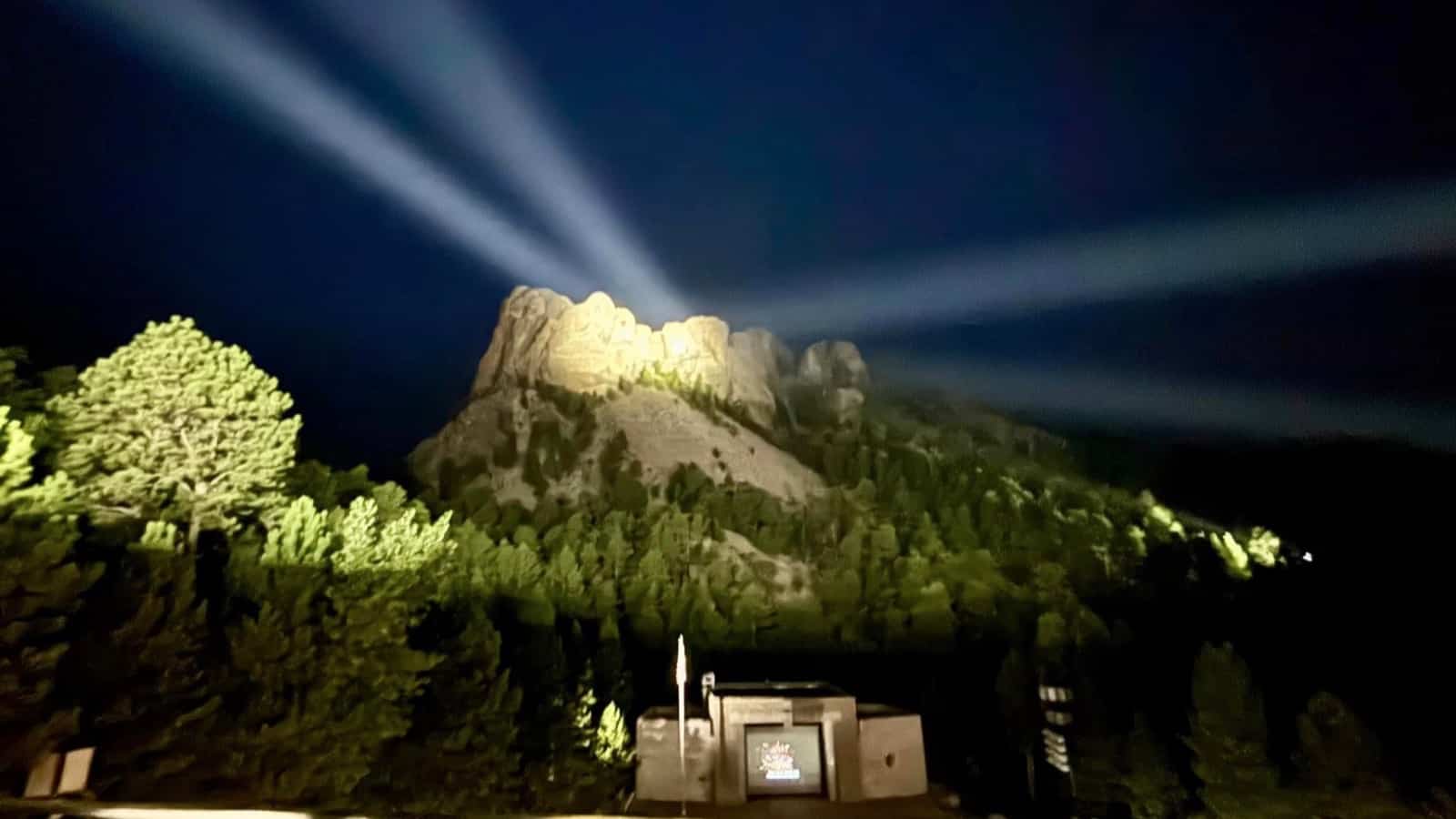 12 Iconic U.S. Landmarks That Will Leave You Speechless