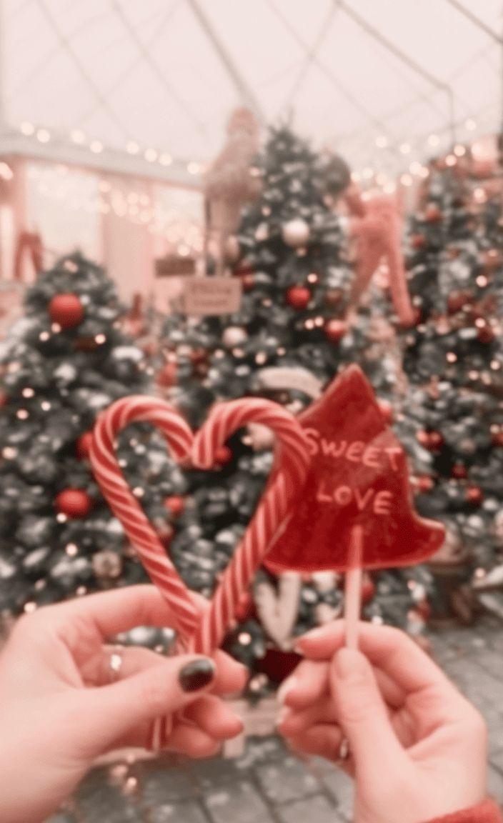 40 Red Christmas Phone Backgrounds
